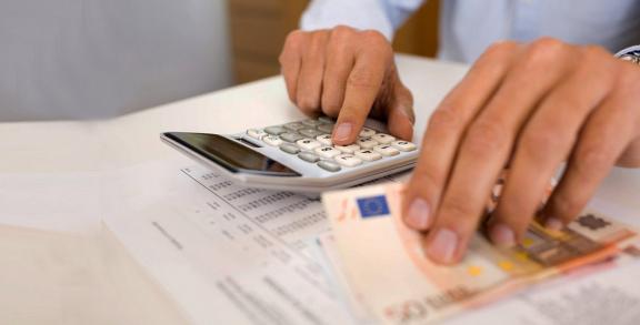 ΣΤΗΝ ΒΟΥΛΗ ΞΕΧΑΣΑΝ ΝΑ ΝΟΜΟΘΕΤΗΣΟΥΝ ΤΗΝ ΠΑΡΑΤΑΣΗ ΚΑΙ ΤΩΡΑ ΒΡΕΧΕΙ ...