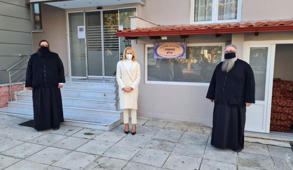 ΘΕΟΔΩΡΑ ΤΖΑΚΡΗ: ΚΟΝΤΑ ΣΤΟΥΣ ΑΝΘΡΩΠΟΥΣ ΤΗΣ ΠΡΟΣΦΟΡΑΣ ΚΑΙ ΤΗΣ ΑΓΑΠΗΣ ...