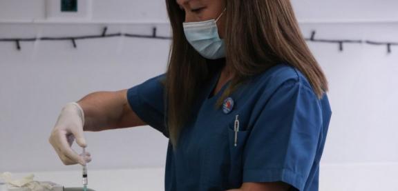 ΠΟΕΔΗΝ: ΤΡΟΜΟΚΡΑΤΟΥΝ ΤΟΥΣ ΣΥΝΑΔΕΛΦΟΥΣ ΓΙΑ ΤΟΝ ΕΜΒΟΛΙΑΣΜΟ (ΦΩΤ.) | TASTV ...