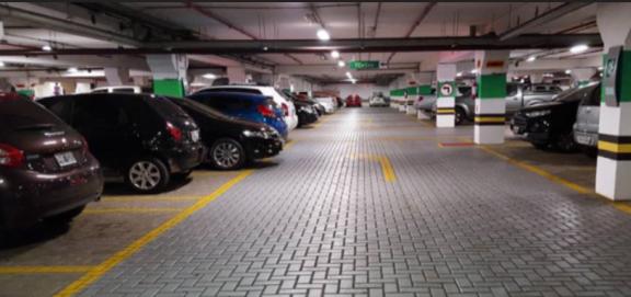 ΕΞΙΧΝΙΑΣΘΗΚΑΝ ΔΙΑΡΡΗΞΕΙΣ ΟΧΗΜΑΤΩΝ ΠΟΥ ΣΤΑΘΜΕΥΑΝ ΠΡΟΣΩΡΙΝΑ ΣΕ ΠΑΡΚΙΝΓΚ ...