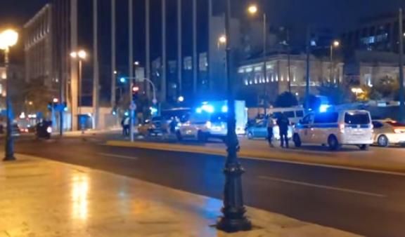 ΤΡΑΓΙΚΟ ΔΥΣΤΥΧΗΜΑ ΜΕ ΕΝΑΝ ΝΕΚΡΟ ΠΕΖΟ ΕΞΩ ΑΠΟ ΤΗΝ ΒΟΥΛΗ [ΒΙΝΤΕΟ] | TASTV ...