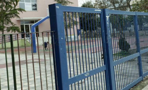 Η ΚΑΘΗΜΕΡΙΝΗ ΚΟΛΑΣΗ ΠΟΥ ΒΙΩΝΟΥΝ ΟΙ ΕΚΠΑΙΔΕΥΤΙΚΟΙ ΜΕ «ΦΡΑΣΤΙΚΕΣ ...