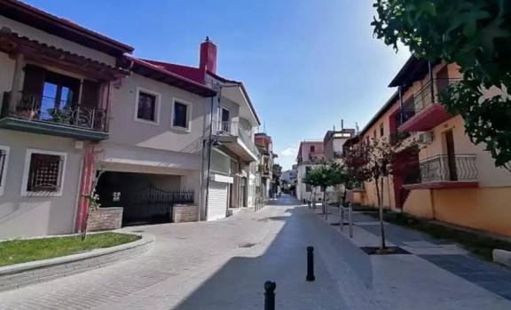 ΈΣΚΑΒΑΝ ΣΤΟ ΣΠΙΤΙ ΤΟΥΣ ΓΙΑ ΝΑ ΒΡΟΥΝΕ ΤΟΝ ΘΗΣΑΥΡΟ ΤΟΥ… ΑΛΗ ΠΑΣΑ ΚΑΙ ...