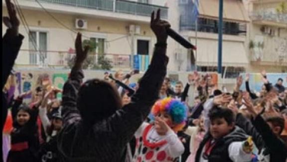 ΚΑΤΑΓΓΕΛΙΑ ΣΤΟΝ ΕΙΣΑΓΓΕΛΕΑ ΓΙΑ ΣΧΟΛΙΚΟ ΠΑΡΤΥ ΜΕ ΚΑΡΑΟΚΕ ΚΑΙ ΣΤΙΧΟΥΣ ...