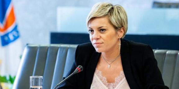 ΚΑΤΑΓΓΕΛΙΑ ΠΟΛΑΚΗ: ΜΟΝΟΚΑΤΟΙΚΙΑ ΣΤΟ ΨΥΧΙΚΟ ΑΓΟΡΑΣΕ Η ΣΟΦΙΑ ΝΙΚΟΛΑΟΥ ...