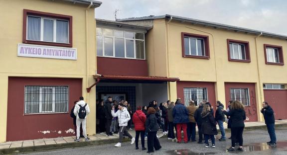ΦΛΩΡΙΝΑ: ΜΑΘΗΤΕΣ ΜΗΝΥΣΑΝ ΤΑΞΙΔΙΩΤΙΚΟ ΓΡΑΦΕΙΟ ΓΙΑ ΜΑΤΑΙΩΣΗ ΤΗΣ ΕΚΔΡΟΜΗΣ ...