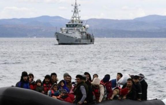 ΣΤΟ ΚΟΛΠΟ ΚΑΙ ΜΚΟ ΣΕ ΔΙΚΤΥΟ ΔΙΑΚΙΝΗΣΗΣ ΜΕΤΑΝΑΣΤΩΝ ΠΟΥ ΕΜΕΝΑΝ ΣΕ Κ.Υ.Τ ...