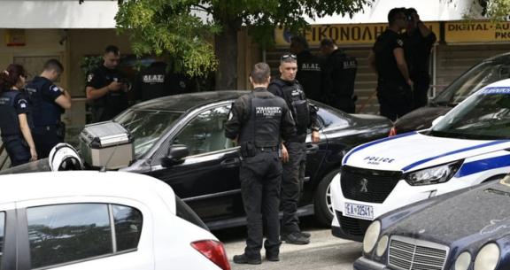 ΠΑΝΩ ΑΠΟ 6.000 ΑΣΤΥΝΟΜΙΚΟΙ «ΣΟΦΕΡ» ΚΑΙ ΣΥΝΟΔΟΙ ΕΠΩΝΥΜΩΝ - ΧΑΟΣ ΣΤΗΝ ΕΛ ...