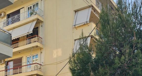 ΑΥΤΟΚΤΟΝΗΣΕ ΑΝΔΡΑΣ ΜΟΛΙΣ Η ΓΥΝΑΙΚΑ ΤΟΥ ΚΑΛΕΣΕ ΤΗΝ ΑΣΤΥΝΟΜΙΑ ΕΠΕΙΔΗ ...