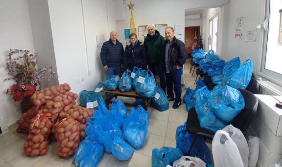 ΕΔΕΣΣΑ: ΔΙΑΝΟΜΗ ΤΡΟΦΙΜΩΝ ΣΕ ΕΥΑΛΩΤΕΣ ΚΟΙΝΩΝΙΚΑ ΟΜΑΔΕΣ | TASTV.gr | Τα ...