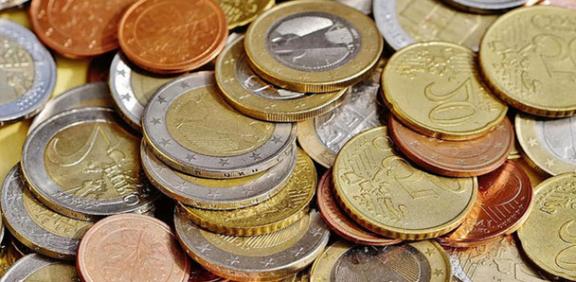 ΤΟ 81,6% ΤΩΝ ΕΛΛΗΝΙΚΩΝ ΝΟΙΚΟΚΥΡΙΩΝ ΔΕΝ ΜΠΟΡΕΙ ΝΑ ΑΠΟΤΑΜΙΕΥΣΕΙ ΑΠΟ ΤΟ ...