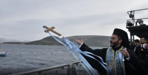 ΜΕ «ΧΑΡΤΙ ΓΙΑΤΡΟΥ» ΚΑΙ «ΚΟΣΜΙΟ ΕΝΔΥΜΑ ΚΟΛΥΜΒΗΣΗΣ» ΟΙ ΠΙΣΤΟΙ ΓΙΑ ΤΟΝ ...
