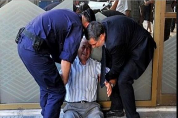 ΞΕΣΠΑΣΕ ΣΤΟ ΚΛΑΜΑ 77ΧΡΟΝΟΣ ΣΥΝΤΑΞΙΟΥΧΟΣ ΠΟΥ ΧΑΝΕΙ ΤΟ ΣΠΙΤΙ ΤΟΥ | TASTV ...