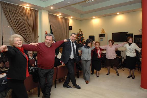 KAΠΗ ΔΗΜΟΥ ΕΔΕΣΣΑΣ ΧΡΙΣΤΟΥΓΕΝΝΙΑΤΙΚΗ ΓΙΟΡΤΗ (PHOTOS) | TASTV.gr | Τα ...